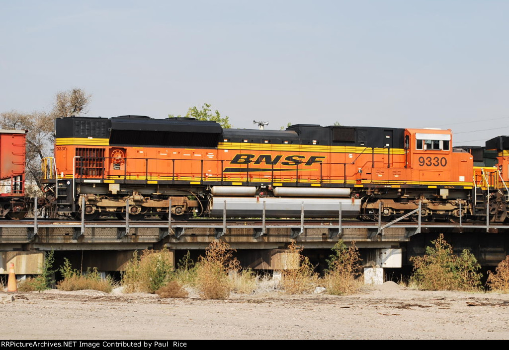 BNSF 9330